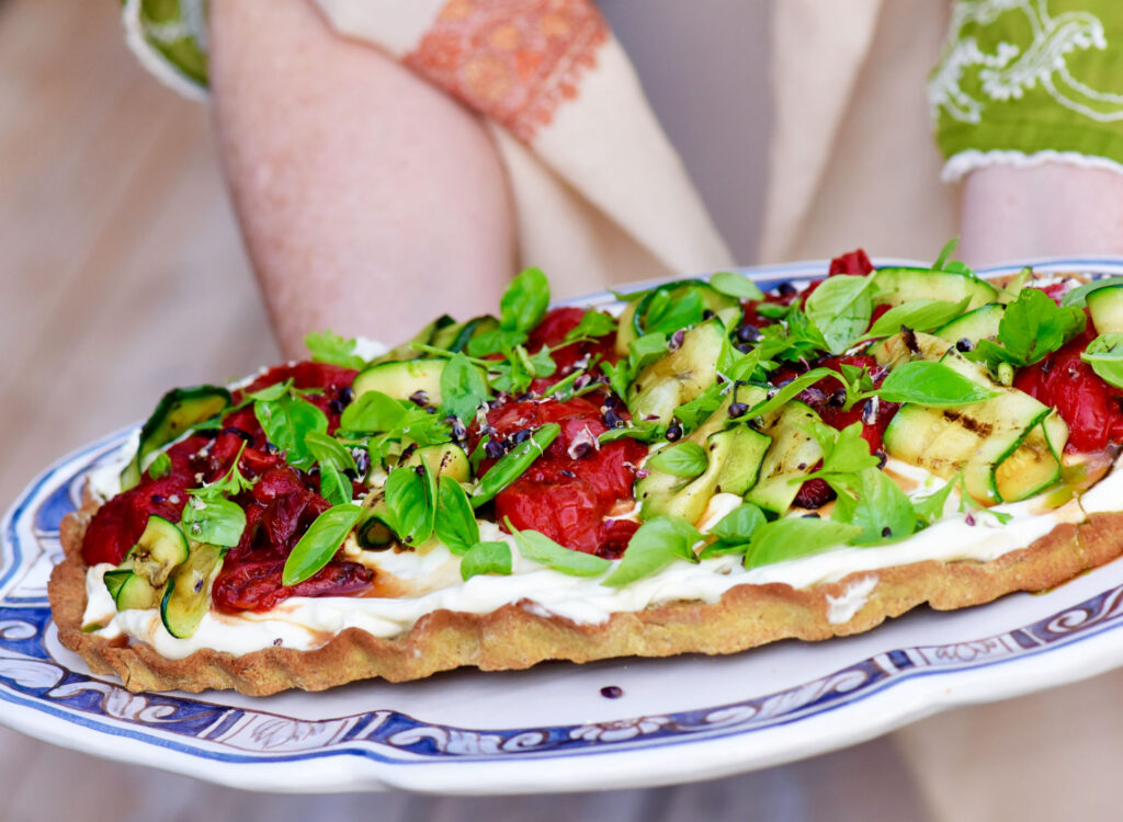 sprød tærte med grillet peberfrugt og squash – Kirstenskaarup.dk